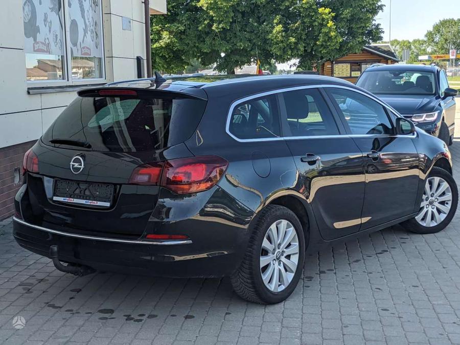 Black Opel Astra 2016 in Kretinga, with an engine capacity of 1.60 L and mileage of 260 thousand km for 5450 €, photo 7 on AUTOMOTO.COM.LV