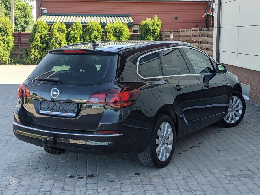 Black Opel Astra 2016 in Kretinga, with an engine capacity of 1.60 L and mileage of 260 thousand km for 5450 €, photo 9 on AUTOMOTO.COM.LV