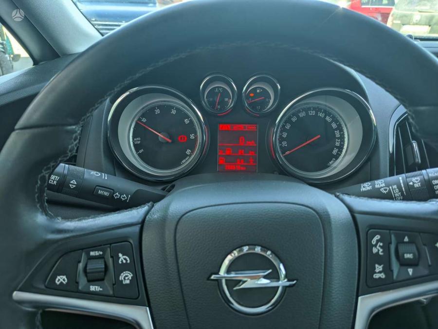 Black Opel Astra 2016 in Kretinga, with an engine capacity of 1.60 L and mileage of 260 thousand km for 5450 €, photo 11 on AUTOMOTO.COM.LV