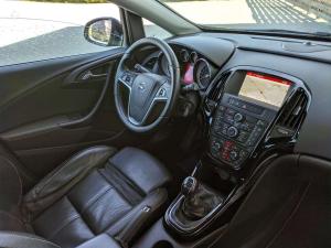 Black Opel Astra 2016 in Kretinga, with an engine capacity of 1.60 L and mileage of 260 thousand km for 5450 €, photo 13 on AUTOMOTO.COM.LV