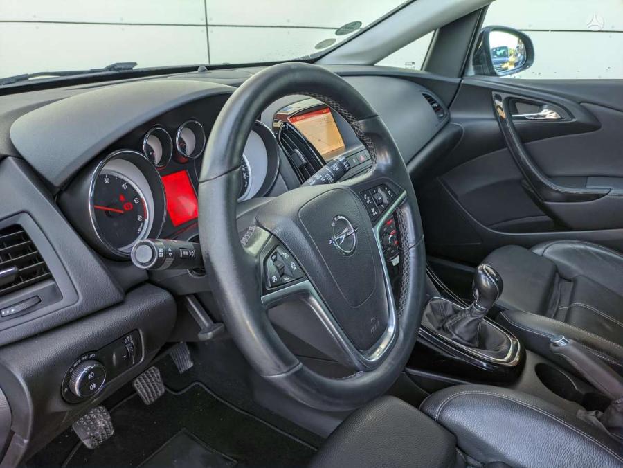 Black Opel Astra 2016 in Kretinga, with an engine capacity of 1.60 L and mileage of 260 thousand km for 5450 €, photo 14 on AUTOMOTO.COM.LV
