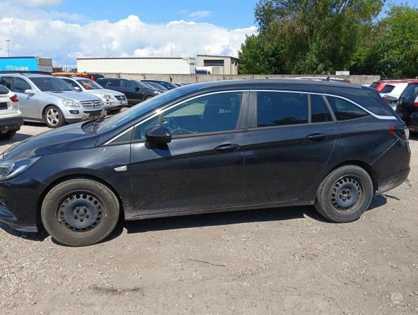 Black Opel Astra 2016 in Marijampole, with an engine capacity of 1.60 L and mileage of 287 thousand km for 3500 €, photo 3 on AUTOMOTO.COM.LV
