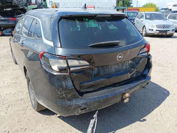 Black Opel Astra 2016 in Marijampole, with an engine capacity of 1.60 L and mileage of 287 thousand km for 3500 €, photo 5 on AUTOMOTO.COM.LV