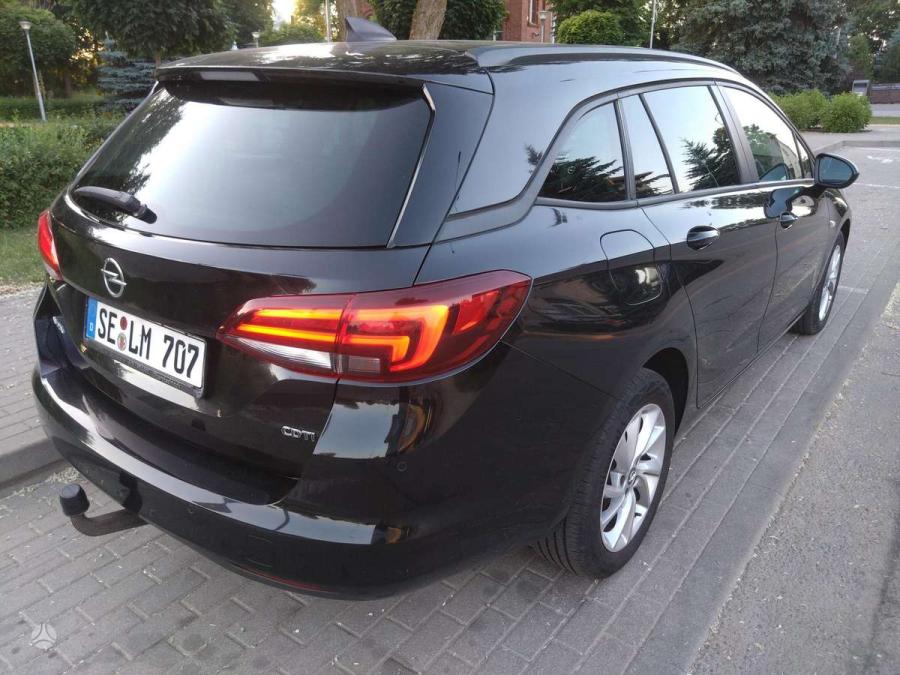 Black Opel Astra 2016 in Siauliai, with an engine capacity of 1.60 L and mileage of 212 thousand km for 5750 €, photo 5 on AUTOMOTO.COM.LV