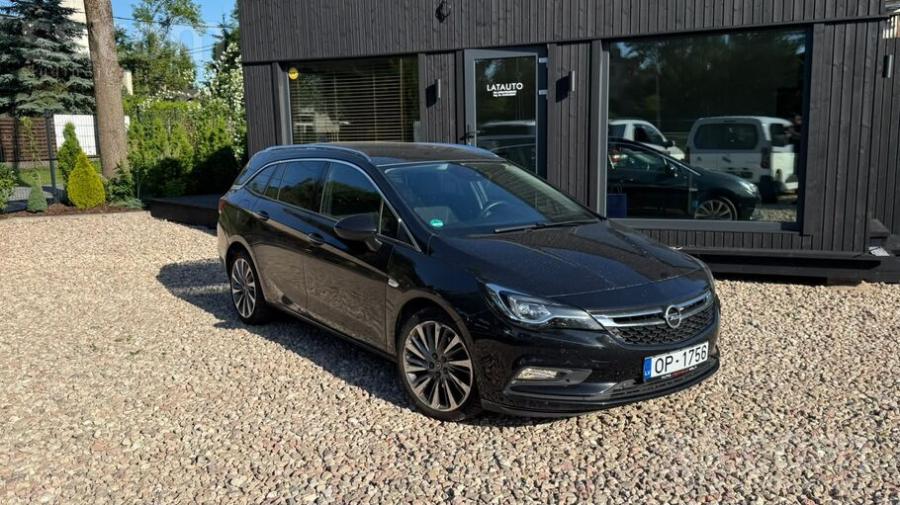 Black Opel Astra 2016 in Riga, with an engine capacity of 1.60 L and mileage of 199 thousand km for 8700 €, photo 1 on AUTOMOTO.COM.LV