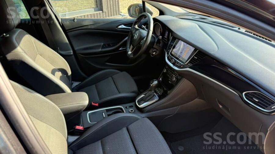 Black Opel Astra 2016 in Riga, with an engine capacity of 1.60 L and mileage of 199 thousand km for 8700 €, photo 18 on AUTOMOTO.COM.LV