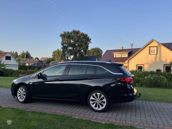 Black Opel Astra 2016 in Trakai, with an engine capacity of 1.60 L and mileage of 241 thousand km for 5890 €, photo 2 on AUTOMOTO.COM.LV