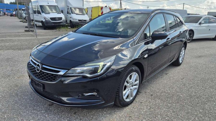 Black Opel Astra 2016 in Kaunas, with an engine capacity of 1.60 L and mileage of 245 thousand km for 4400 €, photo 1 on AUTOMOTO.COM.LV