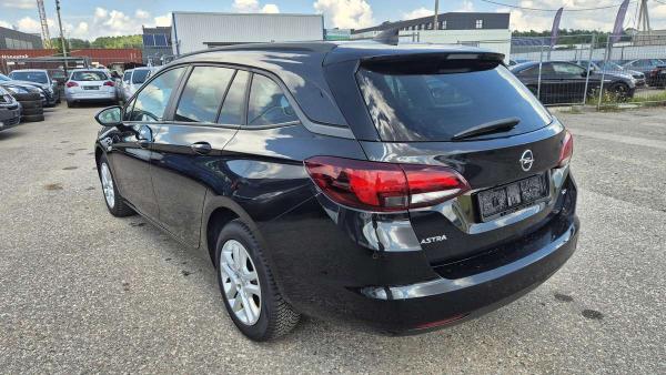 Black Opel Astra 2016 in Kaunas, with an engine capacity of 1.60 L and mileage of 245 thousand km for 4400 €, photo 3 on AUTOMOTO.COM.LV
