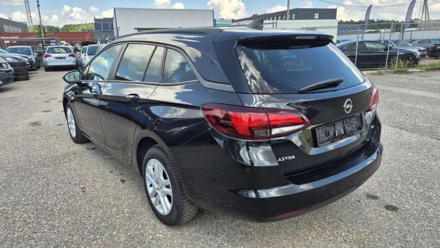 Black Opel Astra 2016 in Kaunas, with an engine capacity of 1.60 L and mileage of 245 thousand km for 4400 €, photo 4 on AUTOMOTO.COM.LV