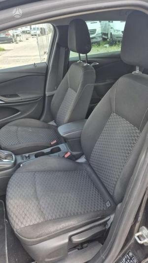 Black Opel Astra 2016 in Kaunas, with an engine capacity of 1.60 L and mileage of 245 thousand km for 4400 €, photo 8 on AUTOMOTO.COM.LV