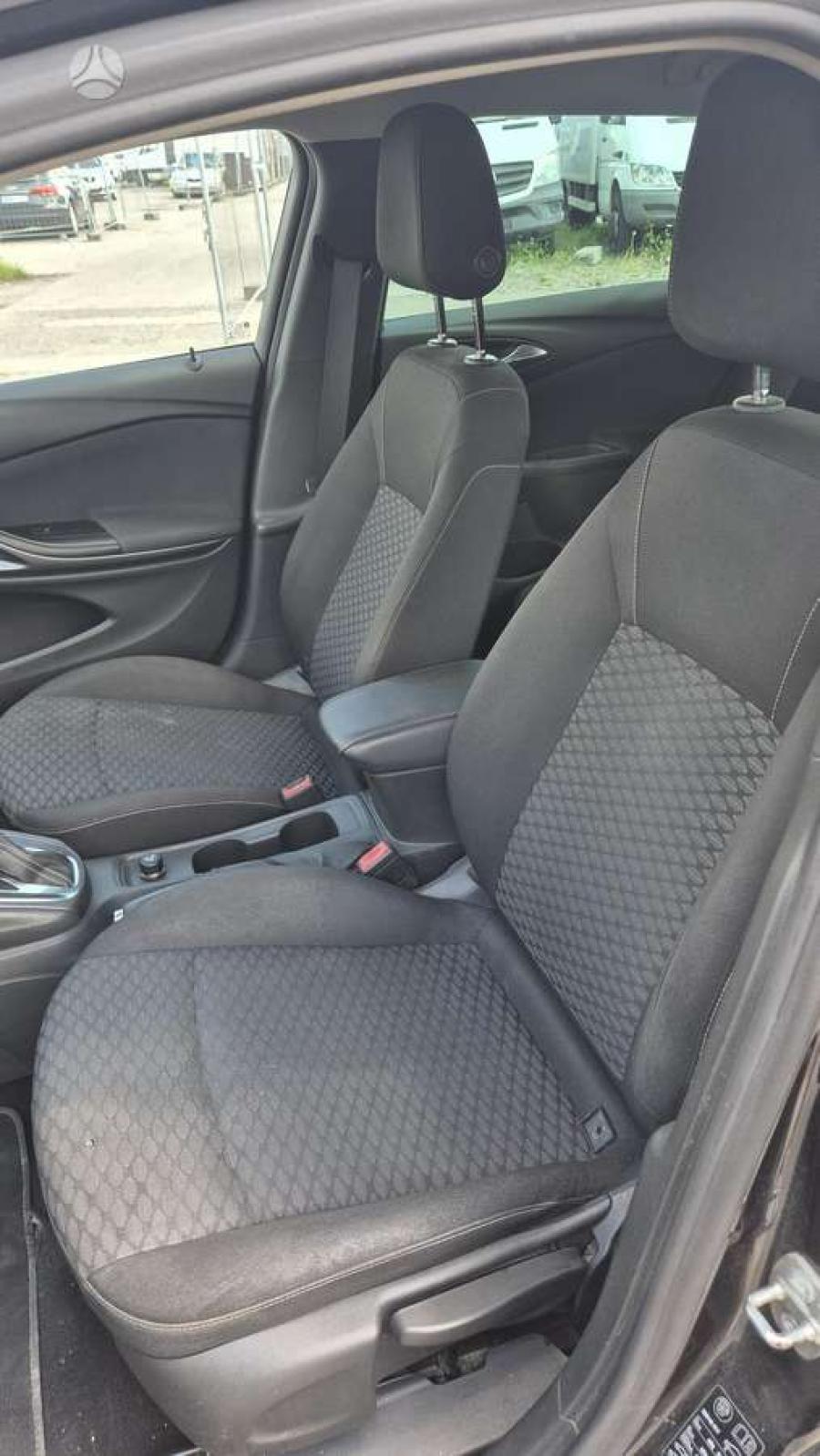 Black Opel Astra 2016 in Kaunas, with an engine capacity of 1.60 L and mileage of 245 thousand km for 4400 €, photo 8 on AUTOMOTO.COM.LV