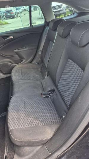 Black Opel Astra 2016 in Kaunas, with an engine capacity of 1.60 L and mileage of 245 thousand km for 4400 €, photo 9 on AUTOMOTO.COM.LV