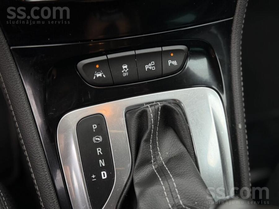 Black Opel Astra 2016 in Riga, with an engine capacity of 1.60 L and mileage of 199 thousand km for 8300 €, photo 19 on AUTOMOTO.COM.LV