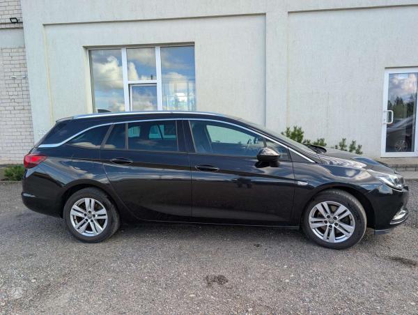 Black Opel Astra 2016 in Marijampole, with an engine capacity of 1.60 L and mileage of 131 thousand km for 5200 €, photo 3 on AUTOMOTO.COM.LV
