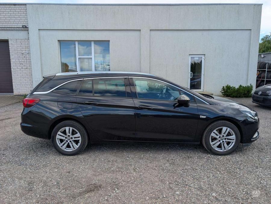 Black Opel Astra 2016 in Marijampole, with an engine capacity of 1.60 L and mileage of 131 thousand km for 5200 €, photo 11 on AUTOMOTO.COM.LV