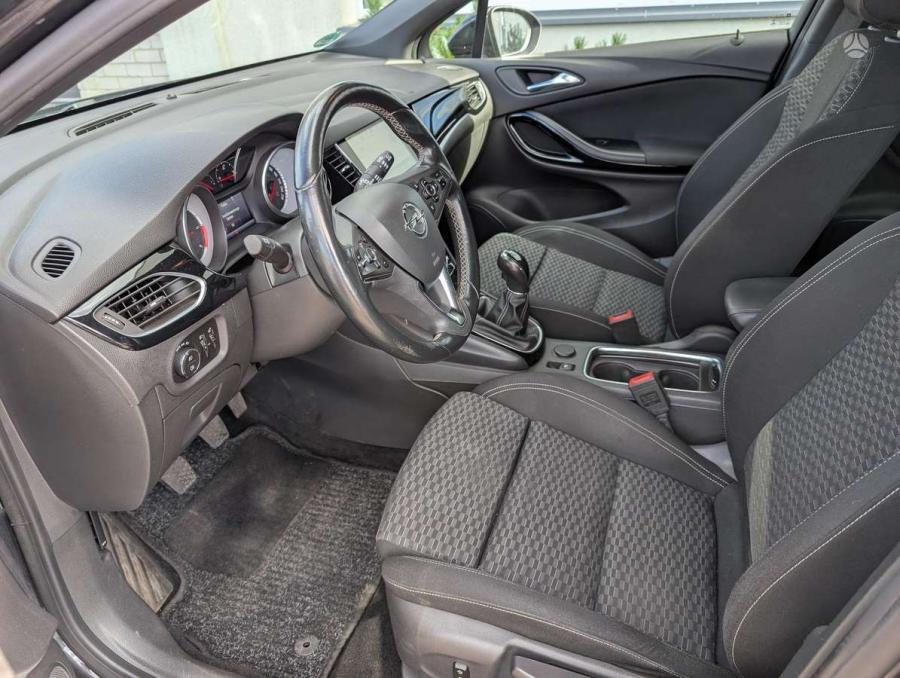 Black Opel Astra 2016 in Marijampole, with an engine capacity of 1.60 L and mileage of 131 thousand km for 5200 €, photo 24 on AUTOMOTO.COM.LV