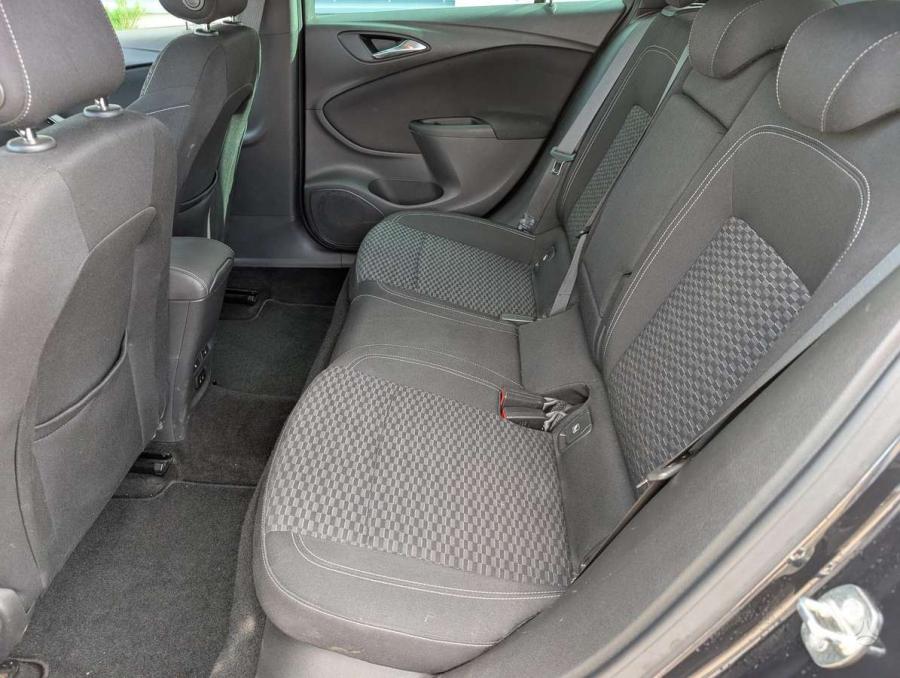 Black Opel Astra 2016 in Marijampole, with an engine capacity of 1.60 L and mileage of 131 thousand km for 5200 €, photo 31 on AUTOMOTO.COM.LV