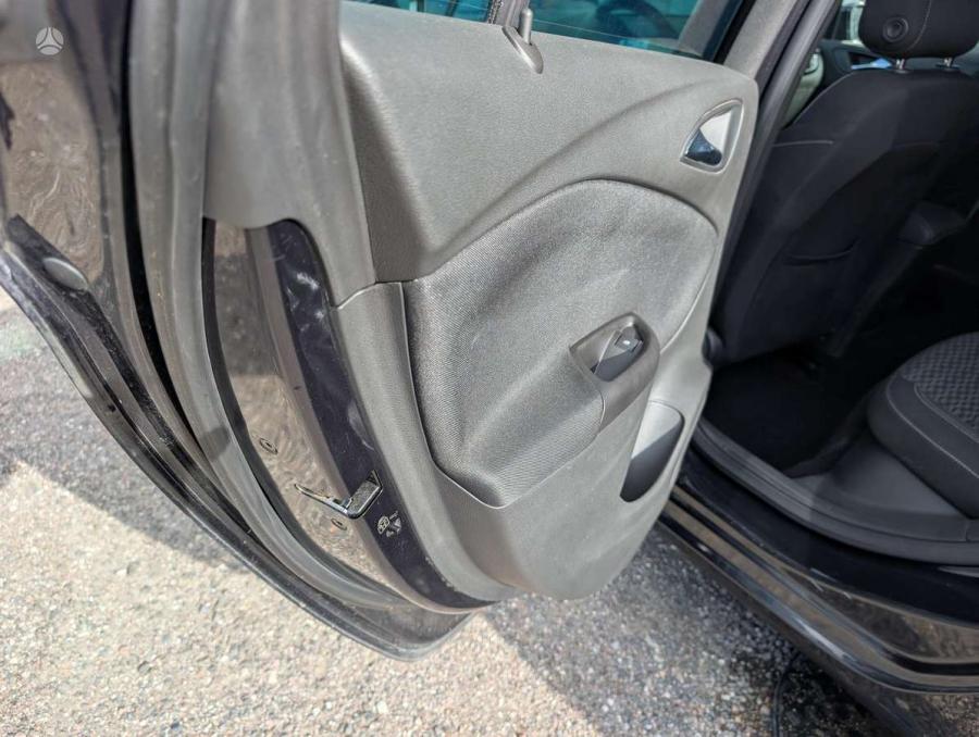 Black Opel Astra 2016 in Marijampole, with an engine capacity of 1.60 L and mileage of 131 thousand km for 5200 €, photo 32 on AUTOMOTO.COM.LV