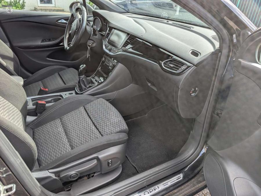 Black Opel Astra 2016 in Marijampole, with an engine capacity of 1.60 L and mileage of 131 thousand km for 5200 €, photo 33 on AUTOMOTO.COM.LV