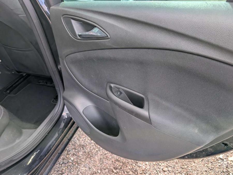 Black Opel Astra 2016 in Marijampole, with an engine capacity of 1.60 L and mileage of 131 thousand km for 5200 €, photo 34 on AUTOMOTO.COM.LV