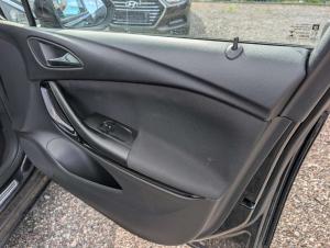 Black Opel Astra 2016 in Marijampole, with an engine capacity of 1.60 L and mileage of 131 thousand km for 5200 €, photo 36 on AUTOMOTO.COM.LV