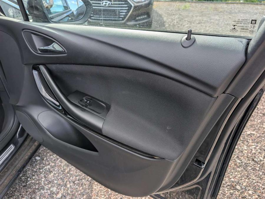 Black Opel Astra 2016 in Marijampole, with an engine capacity of 1.60 L and mileage of 131 thousand km for 5200 €, photo 36 on AUTOMOTO.COM.LV