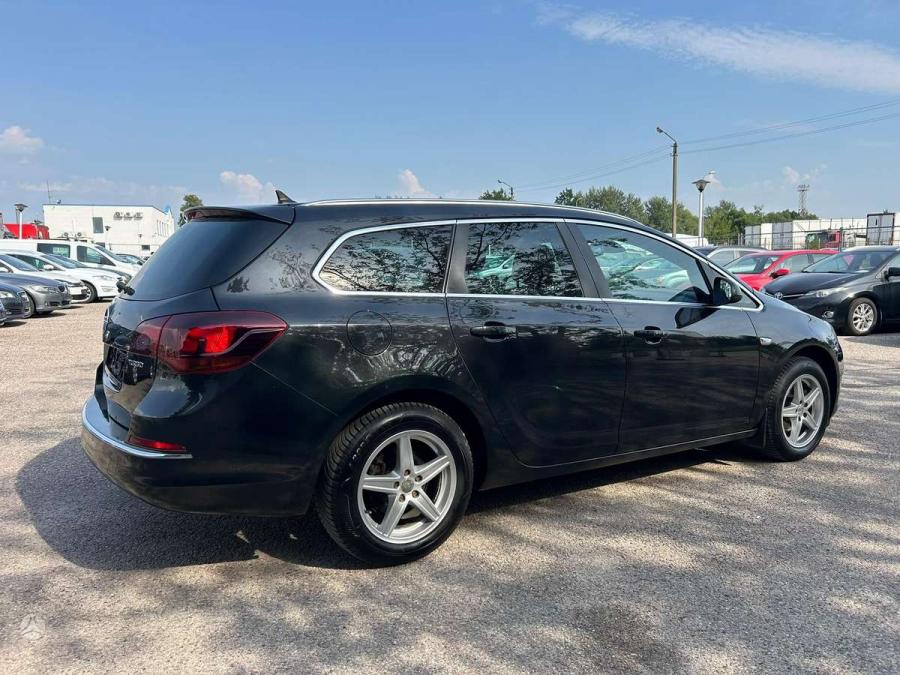 Black Opel Astra 2016 in Marijampole, with an engine capacity of 1.36 L and mileage of 168 thousand km for 5900 €, photo 5 on AUTOMOTO.COM.LV