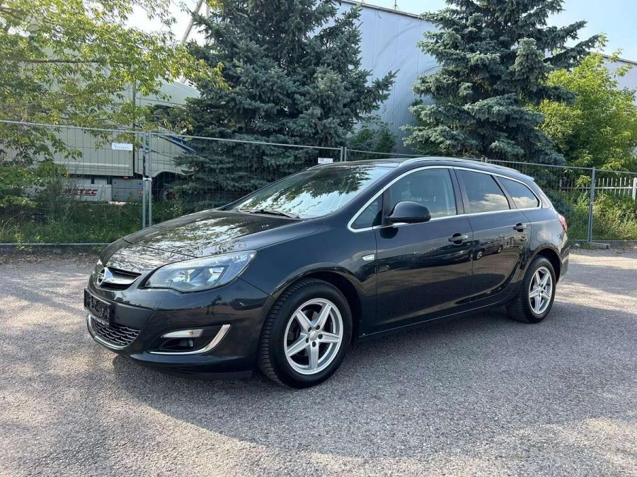 Black Opel Astra 2016 in Marijampole, with an engine capacity of 1.36 L and mileage of 168 thousand km for 5900 €, photo 9 on AUTOMOTO.COM.LV