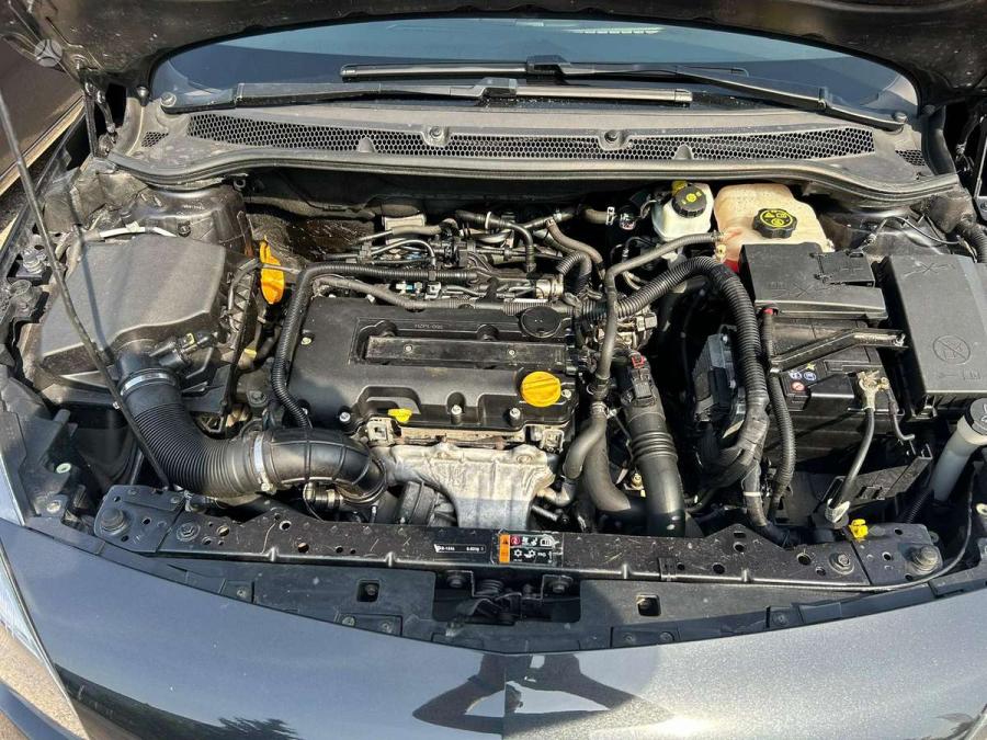 Black Opel Astra 2016 in Marijampole, with an engine capacity of 1.36 L and mileage of 168 thousand km for 5900 €, photo 19 on AUTOMOTO.COM.LV