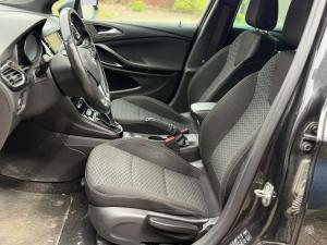 Melns Opel Astra 2016 Šauļi, ar dzinēja tilpumu 1.60 L un nobraukumu 220 tūkst. km par 2600 €, foto 12 vietnē AUTOMOTO.COM.LV