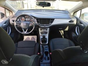 Black Opel Astra 2016 in Ramuciai, with an engine capacity of 1.60 L and mileage of 134 thousand km for 5950 €, photo 3 on AUTOMOTO.COM.LV