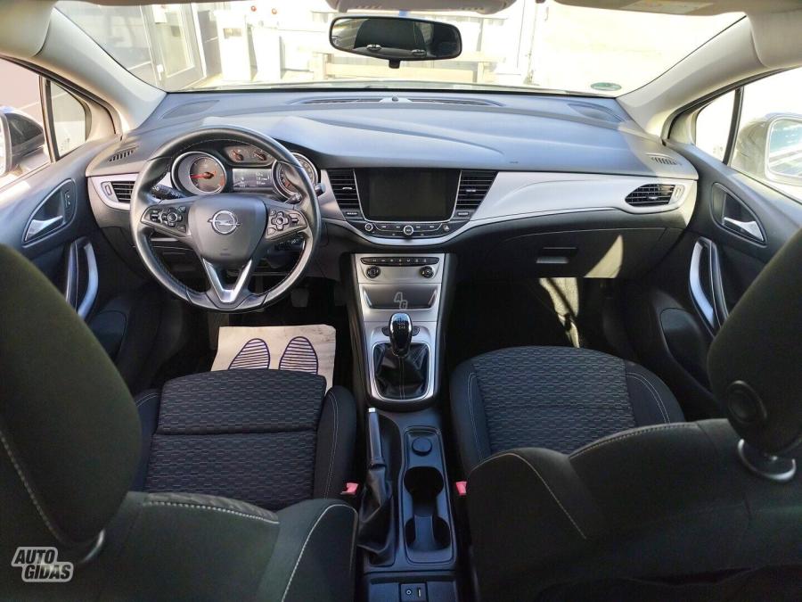 Black Opel Astra 2016 in Ramuciai, with an engine capacity of 1.60 L and mileage of 134 thousand km for 5950 €, photo 3 on AUTOMOTO.COM.LV