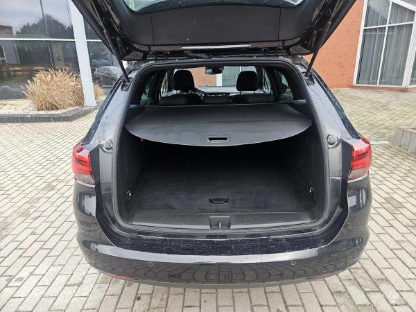 Black Opel Astra 2017 in Marijampole, with an engine capacity of 1.40 L and mileage of 144 thousand km for 7800 €, photo 5 on AUTOMOTO.COM.LV