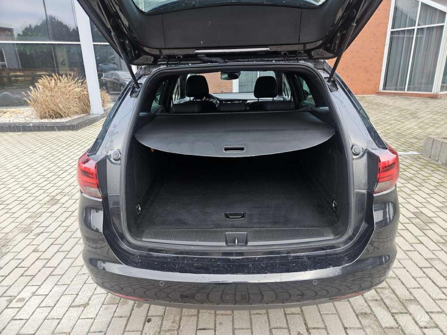 Black Opel Astra 2017 in Marijampole, with an engine capacity of 1.40 L and mileage of 144 thousand km for 7800 €, photo 5 on AUTOMOTO.COM.LV