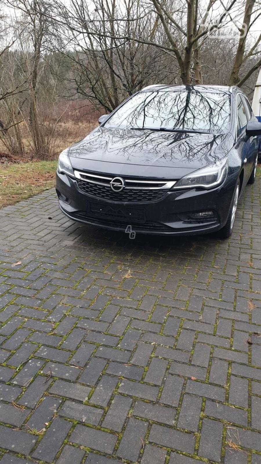 Black Opel Astra 2017 in Vilnius, with an engine capacity of 1.60 L and mileage of 160 thousand km for 7200 €, photo 1 on AUTOMOTO.COM.LV