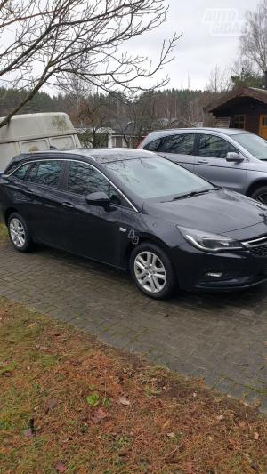Black Opel Astra 2017 in Vilnius, with an engine capacity of 1.60 L and mileage of 160 thousand km for 7200 €, photo 3 on AUTOMOTO.COM.LV