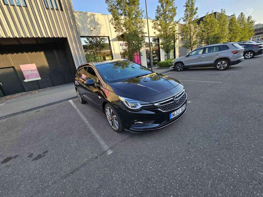 Black Opel Astra 2017 in Vilnius, with an engine capacity of 1.40 L and mileage of 267 thousand km for 8200 €, photo 1 on AUTOMOTO.COM.LV