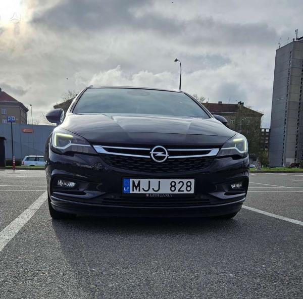 Black Opel Astra 2017 in Vilnius, with an engine capacity of 1.40 L and mileage of 267 thousand km for 8200 €, photo 2 on AUTOMOTO.COM.LV