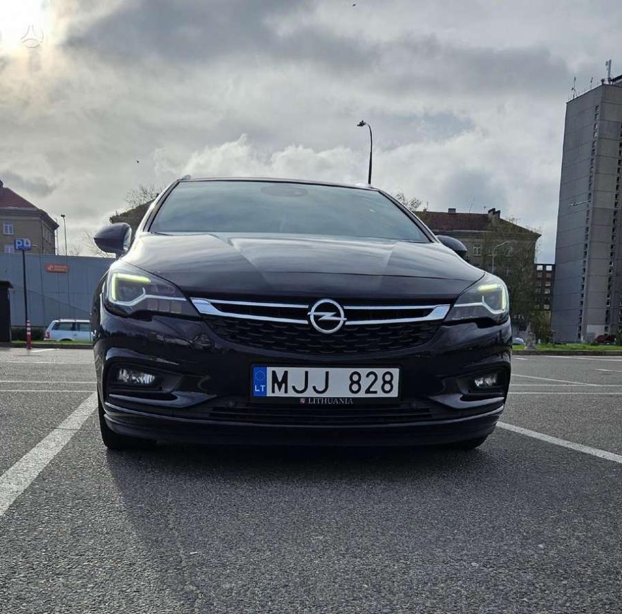 Black Opel Astra 2017 in Vilnius, with an engine capacity of 1.40 L and mileage of 267 thousand km for 8200 €, photo 2 on AUTOMOTO.COM.LV