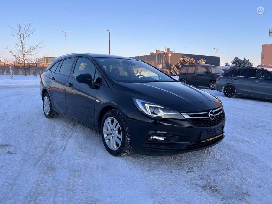 Black Opel Astra 2017 in Siauliai, with an engine capacity of 1.60 L and mileage of 245 thousand km for 6900 €, photo 1 on AUTOMOTO.COM.LV