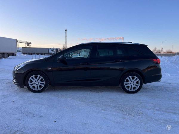 Black Opel Astra 2017 in Siauliai, with an engine capacity of 1.60 L and mileage of 245 thousand km for 6900 €, photo 5 on AUTOMOTO.COM.LV