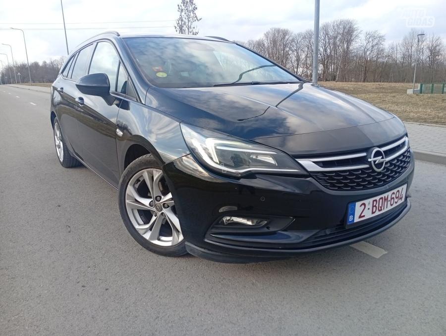 Black Opel Astra 2017 in Vilnius, with an engine capacity of 1.60 L and mileage of 231 thousand km for 5550 €, photo 3 on AUTOMOTO.COM.LV