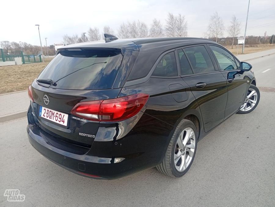 Black Opel Astra 2017 in Vilnius, with an engine capacity of 1.60 L and mileage of 231 thousand km for 5550 €, photo 5 on AUTOMOTO.COM.LV