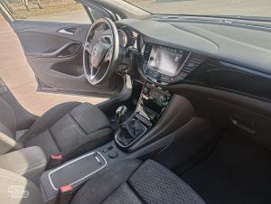 Black Opel Astra 2017 in Vilnius, with an engine capacity of 1.60 L and mileage of 231 thousand km for 5550 €, photo 21 on AUTOMOTO.COM.LV