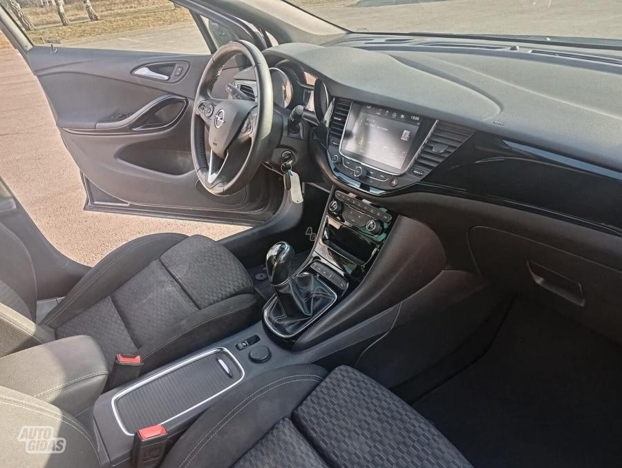 Black Opel Astra 2017 in Vilnius, with an engine capacity of 1.60 L and mileage of 231 thousand km for 5550 €, photo 21 on AUTOMOTO.COM.LV