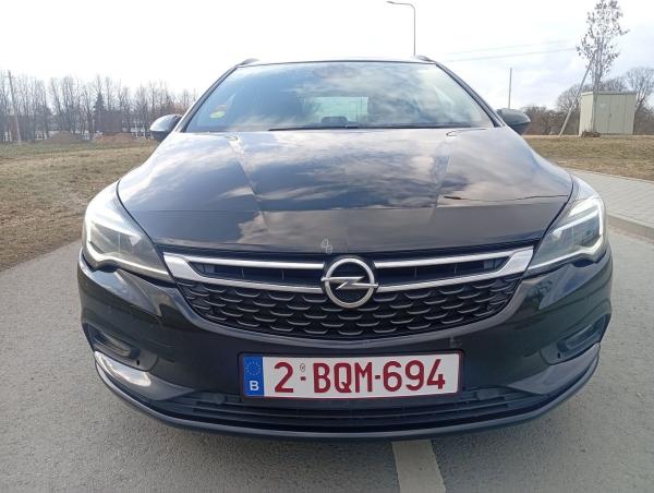 Black Opel Astra 2017 in Vilnius, with an engine capacity of 1.60 L and mileage of 231 thousand km for 5300 €, photo 2 on AUTOMOTO.COM.LV