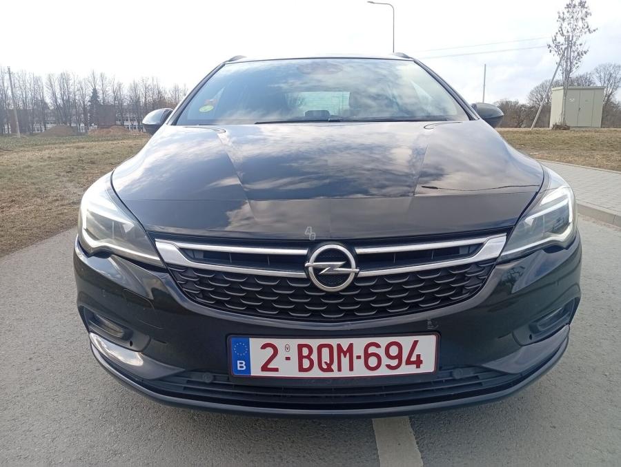 Black Opel Astra 2017 in Vilnius, with an engine capacity of 1.60 L and mileage of 231 thousand km for 5300 €, photo 2 on AUTOMOTO.COM.LV