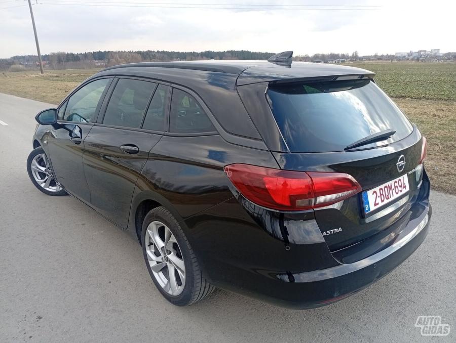 Black Opel Astra 2017 in Vilnius, with an engine capacity of 1.60 L and mileage of 231 thousand km for 5300 €, photo 4 on AUTOMOTO.COM.LV