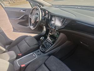 Black Opel Astra 2017 in Vilnius, with an engine capacity of 1.60 L and mileage of 231 thousand km for 5300 €, photo 17 on AUTOMOTO.COM.LV